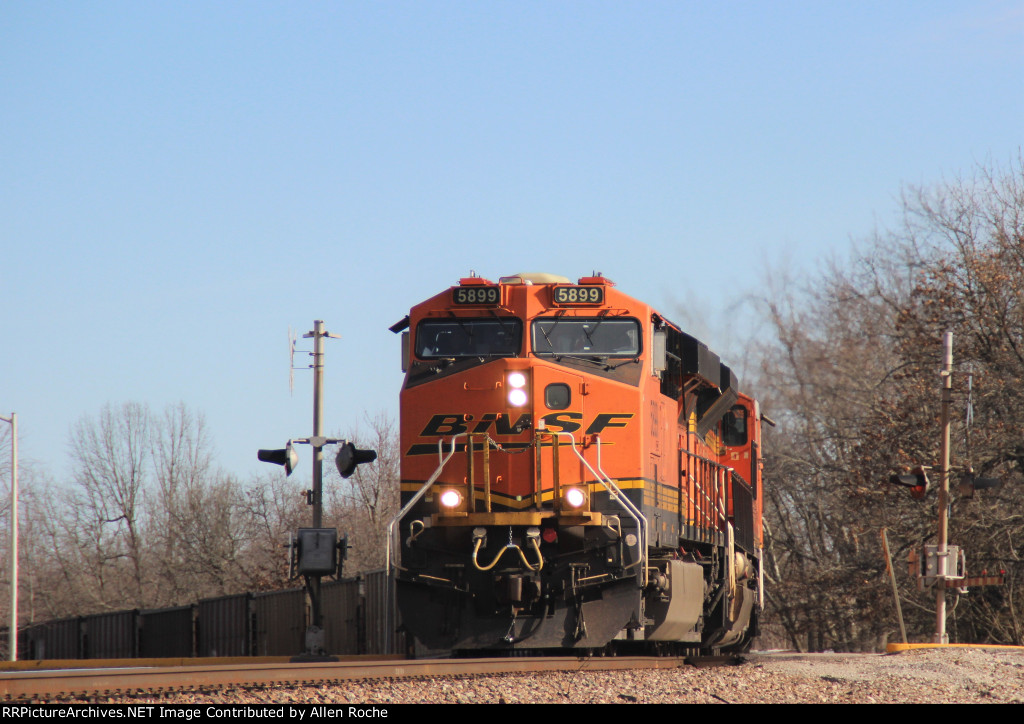 BNSF 5899